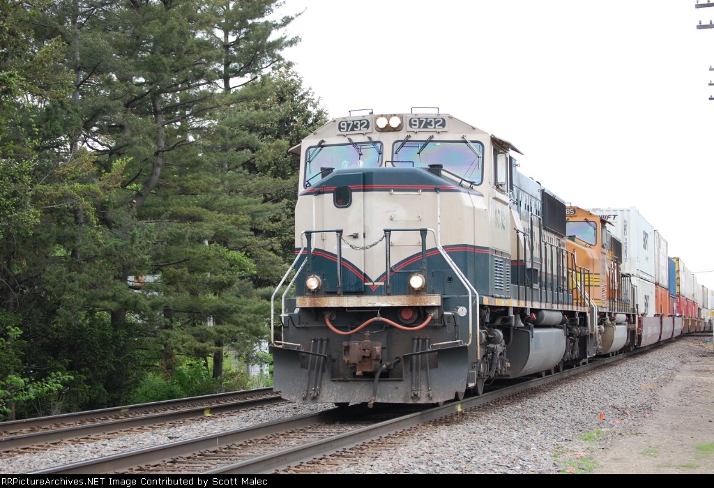 BNSF 9732 & 9885